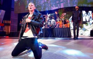 Estrella de WWE recuerda su altercado con el rapero Machine Gun Kelly