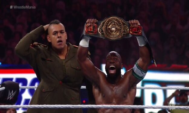 Apollo Crews gana el título Intercontinental en Wrestlemania 37