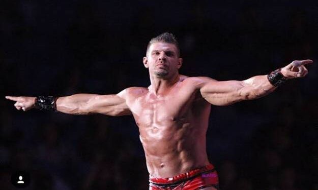 Mark Jindrak le pide a Rush unirse a Los Ingobernables - Planeta Wrestling